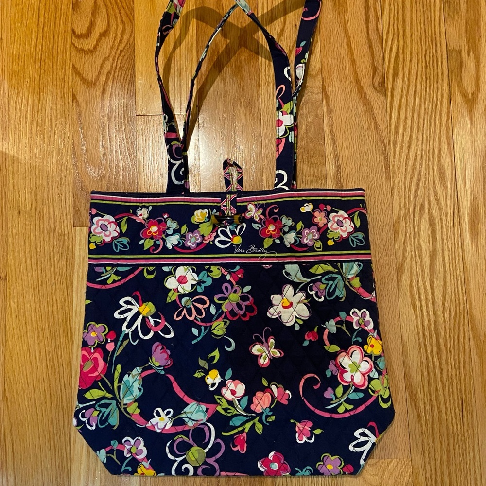 Vera Bradley Bag. Navy Blue Floral Pattern. - Gem